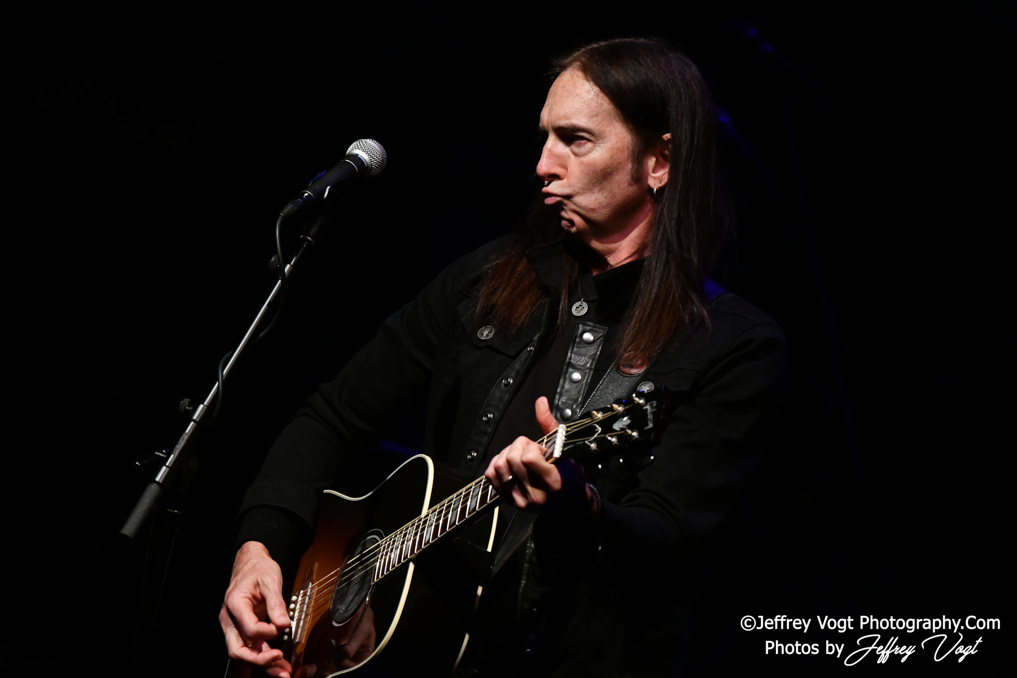 Damon Johnson, at Tally Ho Theater, Leesburg VA. - Jeffrey Vogt Photography